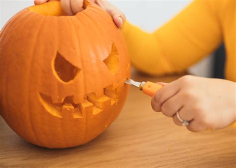 Cómo hacer y decorar una calabaza de Halloween de forma fácil