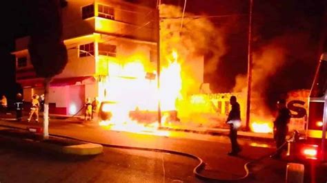 Choca Camioneta Cargada Con Huachicol Y Provoca Incendio En Pachuca