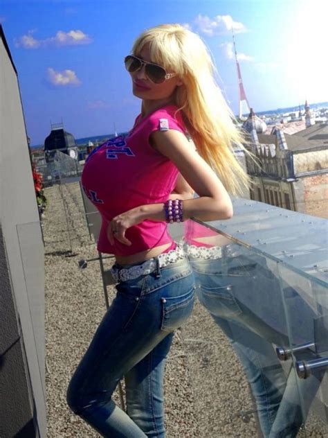 Model Victoria Wild Spends £30000 Transforming Herself Into A Blow Up Sex Doll Metro News