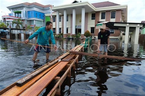 KONDISI BANJIR DI KABUPATEN SINTANG ANTARA Foto