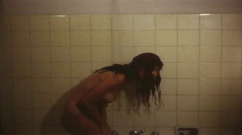 Naked Gemma Lewis In El Hombre Perseguido Por Un O V N I