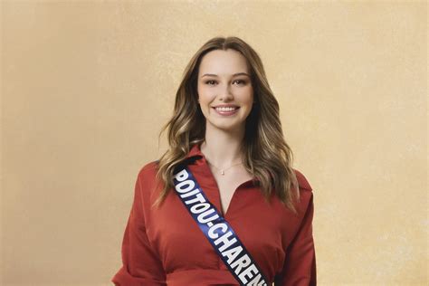 Les Portraits Officiels Des Candidates Miss France Miss Poitou