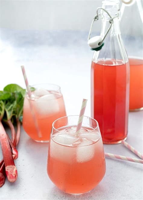 Rabarbersaft opskrift på hjemmelavet saft med rabarber Alcoholic