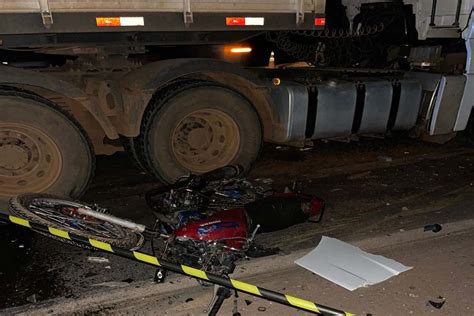 Colisão entre moto e carreta deixa dois mortos na BR 364 Polícia