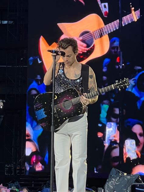 Harry Styles Love On Tour Wembley Night 2 In 2022 Harry Styles Love