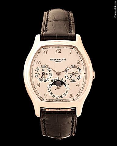 Chape Fake Patek Philippe Ewiger Kalender Nlg To