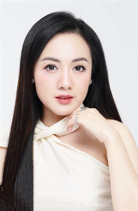 BTV Hoài Anh khoe vẻ đẹp rạng ngời tuổi 43 được khen là lão hóa ngược