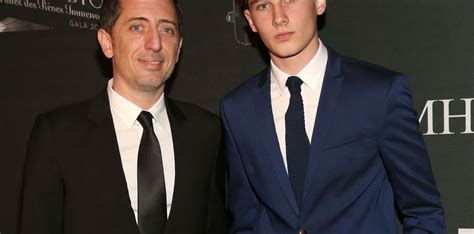 Gad Elmaleh Son fils Noé 15 ans se révèle à New York au côté de