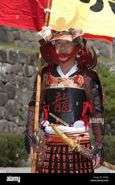 Armadura japonesa de samurai fotografías e imágenes de alta resolución