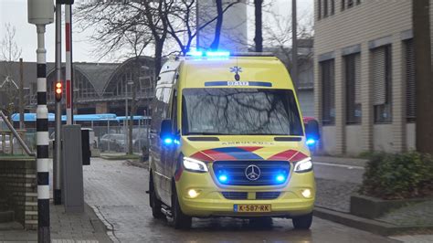 Rijopleiding Politie Brandweer En Ambulance Met Spoed In Arnhem