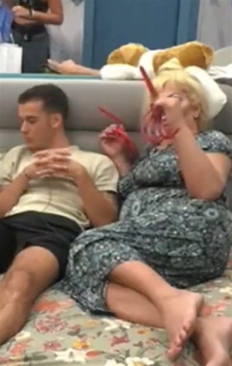 Gf Vip Edoardo Donnamaria Il Gesto A Letto Indigna Il Video Choc