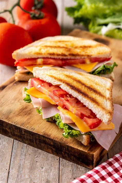 Sándwich de tomate jamón y queso Recetinas