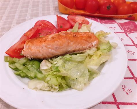 Grilovaný losos na šaláte recept Gastro tipy SK