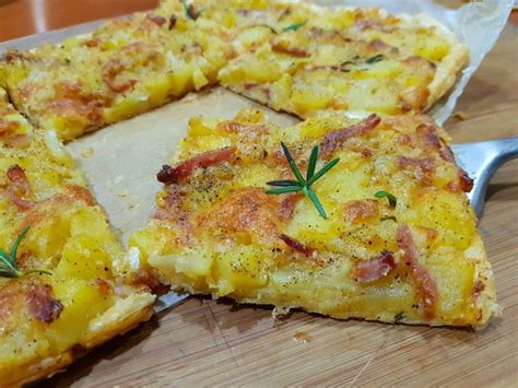 Pizza Di Sfoglia Con Patate Speck E Scamorza A Tavola Con Lia