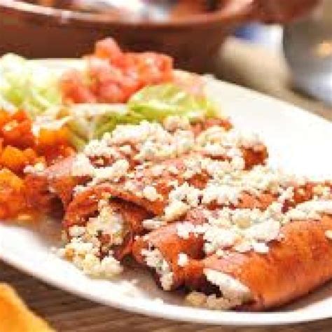 Enchiladas Rojas Con Papas Y Zanahorias