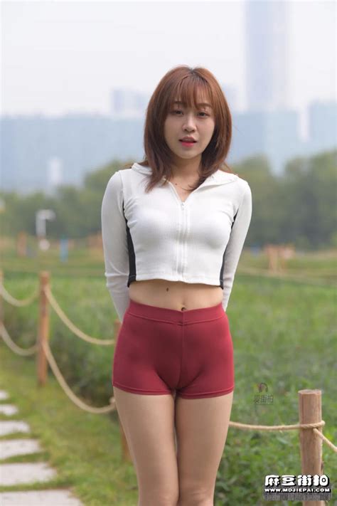 阴唇很厚屁股很大 街拍 露出 反差婊 换妻 绿帽 丝袜 淫妻 走光 抄底 夫妻 偷拍 丝袜 麻豆传媒 https