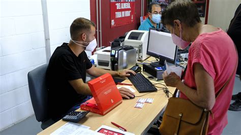 Fotogalería renovación abonos U D Almería Temporada 2021 2022