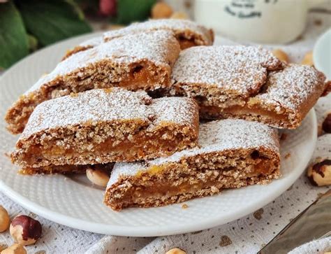 BISCOTTI ROTOLO DI CROSTATA DELLA NONNA ALLE NOCCIOLE Dolce Ripieno