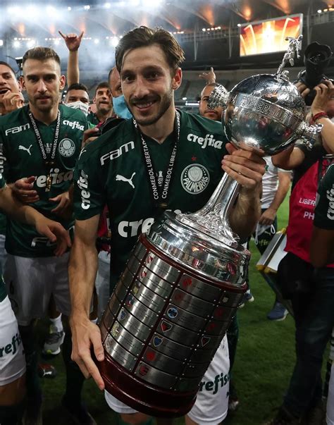 Matías Vinã é o novo reforço do Flamengo Esportes