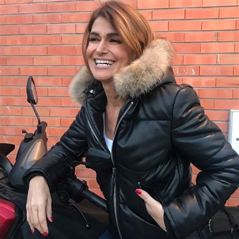Aos 47 Anos Liliana Campos Mostra Se Na Cama E Sem Roupa Nacional