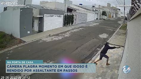 C Mera Flagra Momento Em Que Idoso Rendido Por Assaltante Em Passos