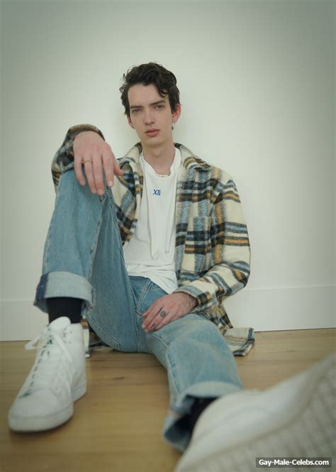 Kodi Smit McPhee Nude And Sexy Pics Vids Man Men