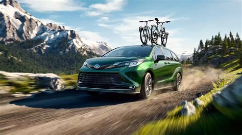 Review 2025 Toyota Sienna Piers Cornish