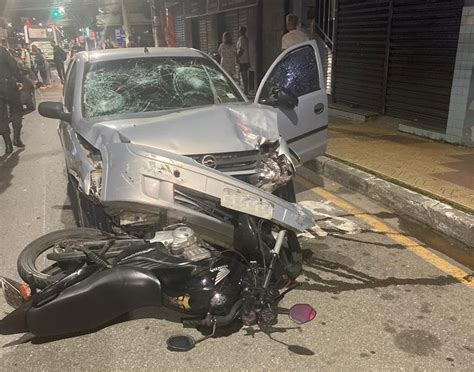 Acidente entre carro e duas motos deixa três feridos em Volta Redonda