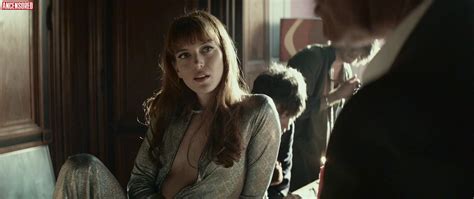 Nackte Erika Sainte In Moonwalkers