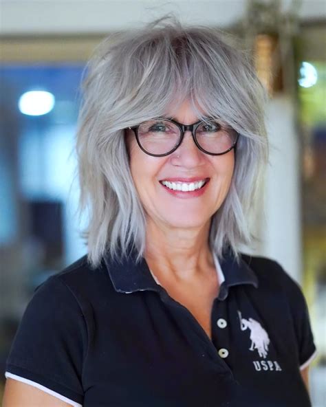 TOP 10 des coupes de cheveux avec frange effilée femme 60 ans la