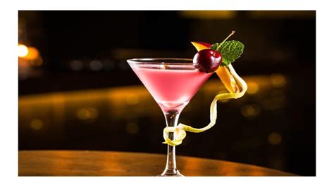 Cómo preparar el Pantera Rosa un trago colorido lleno de sabor y misterio