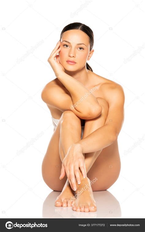 Joven Seductora Mujer Desnuda Sentada Suelo Blanco fotografía de stock