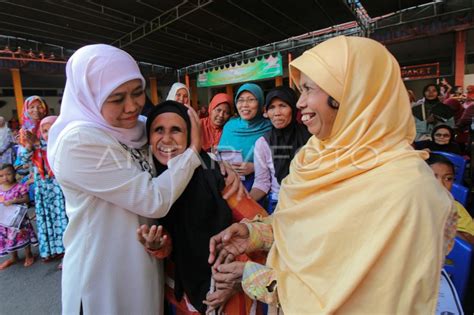 Penyerahan Bantuan Sosial Antara Foto