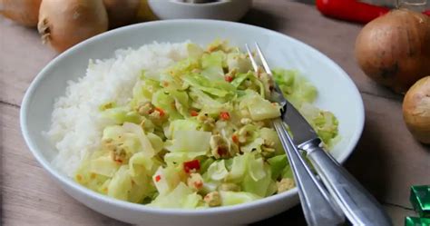 Spitskool Roerbakken Met Ei En Rijst Makkelijk En Snel Recept Eetman