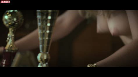 Maria Vera Ratti Desnuda En Maradona Blessed Dream