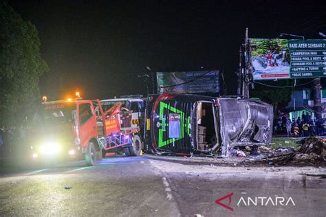 Bus Bawa Pelajar SMK Lingga Kencana Depok Kecelakaan Di Subang ANTARA