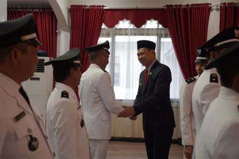 SAMBUTAN DAN ARAHAN BUPATI KAPUAS HULU PADA PENGUKUHAN DAN PENYERAHAN