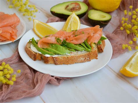 Avocado Toast Au Saumon Fum Et Pain De Campagne Recette Par La P