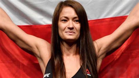 Karolina Kowalkiewicz przeszła metamorfozę Odsłoniła ciało w bikini i