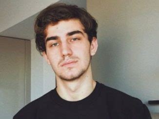 Enes Batur Kimdir Enes Batur nereli ve kaç yaşında Bukimdi
