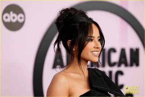 Becky G Rocks Lbd For American Music Awards Red Carpet Pics