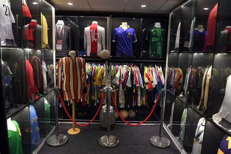 Sabías que un argentino tiene la colección de camisetas de fútbol más