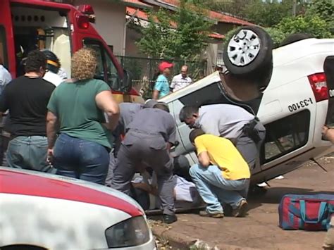G Tr S Policiais Ficam Feridos Ap S Viatura Capotar Em Barretos Sp