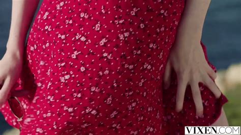 Vixen minyon kızıl saçlı piyango tatilde tutkulu bir ilişki yaşıyor