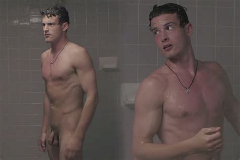 Alex Purdy totalmente desnudo enseña el pene en Sex and Violence