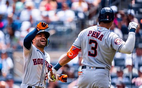 José Altuve pega su jonrón número 200 en las Grandes Ligas Mediotiempo