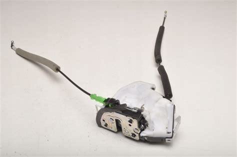 NISSAN JUKE II F16 ZAMEK DRZWI PRAWY TYŁ 3 PIN 825006PA1C 825006PA1C za