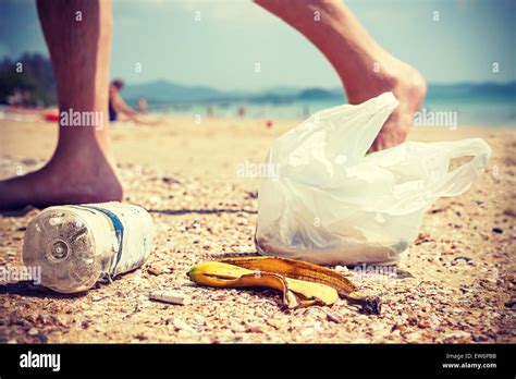 Vintage estilo instagram fotografía de basura dejada por los turistas
