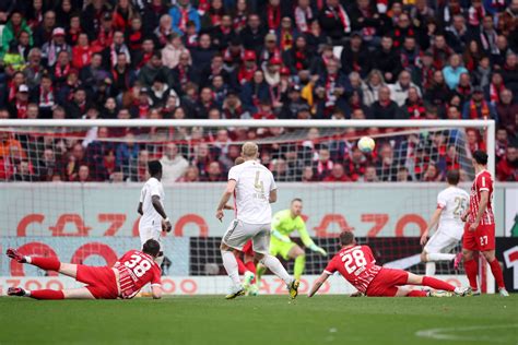 Bayern vai à forra passa pelo Freiburg e segue na liderança do
