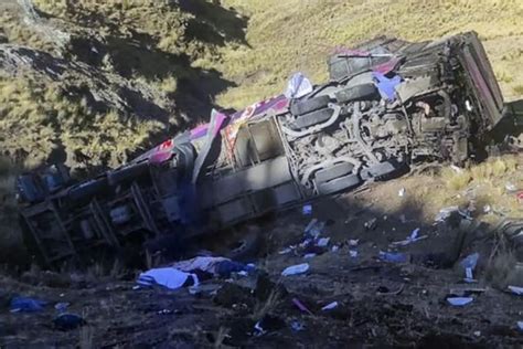 Autobús cae en un barranco y deja 23 muertos en Perú PorEsto